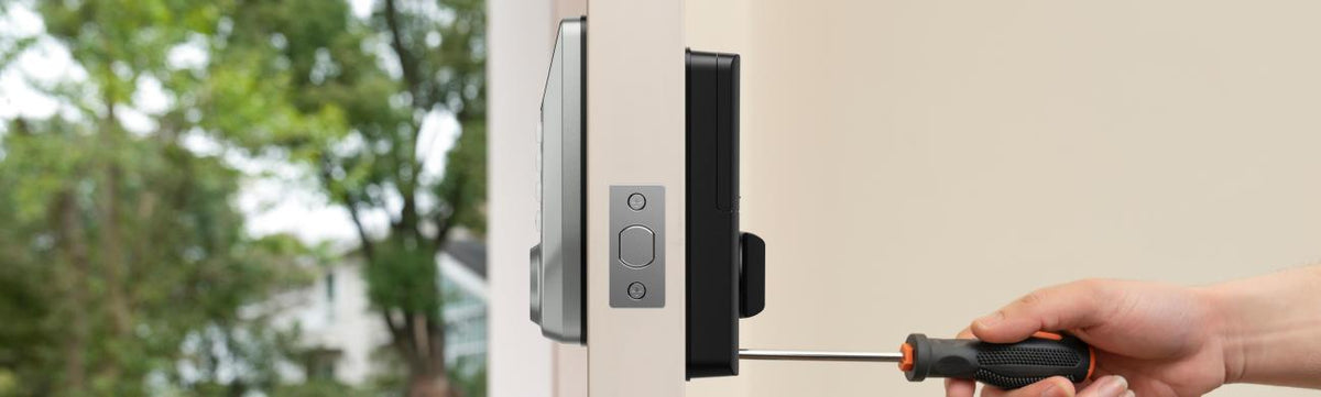Deadlatch vs Deadbolt: What’s the Difference
